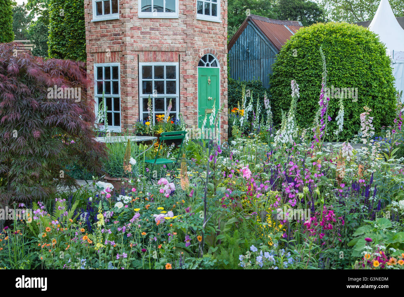 Show gardens at RHS Chelsea Flower show 2016. Harrods British ...