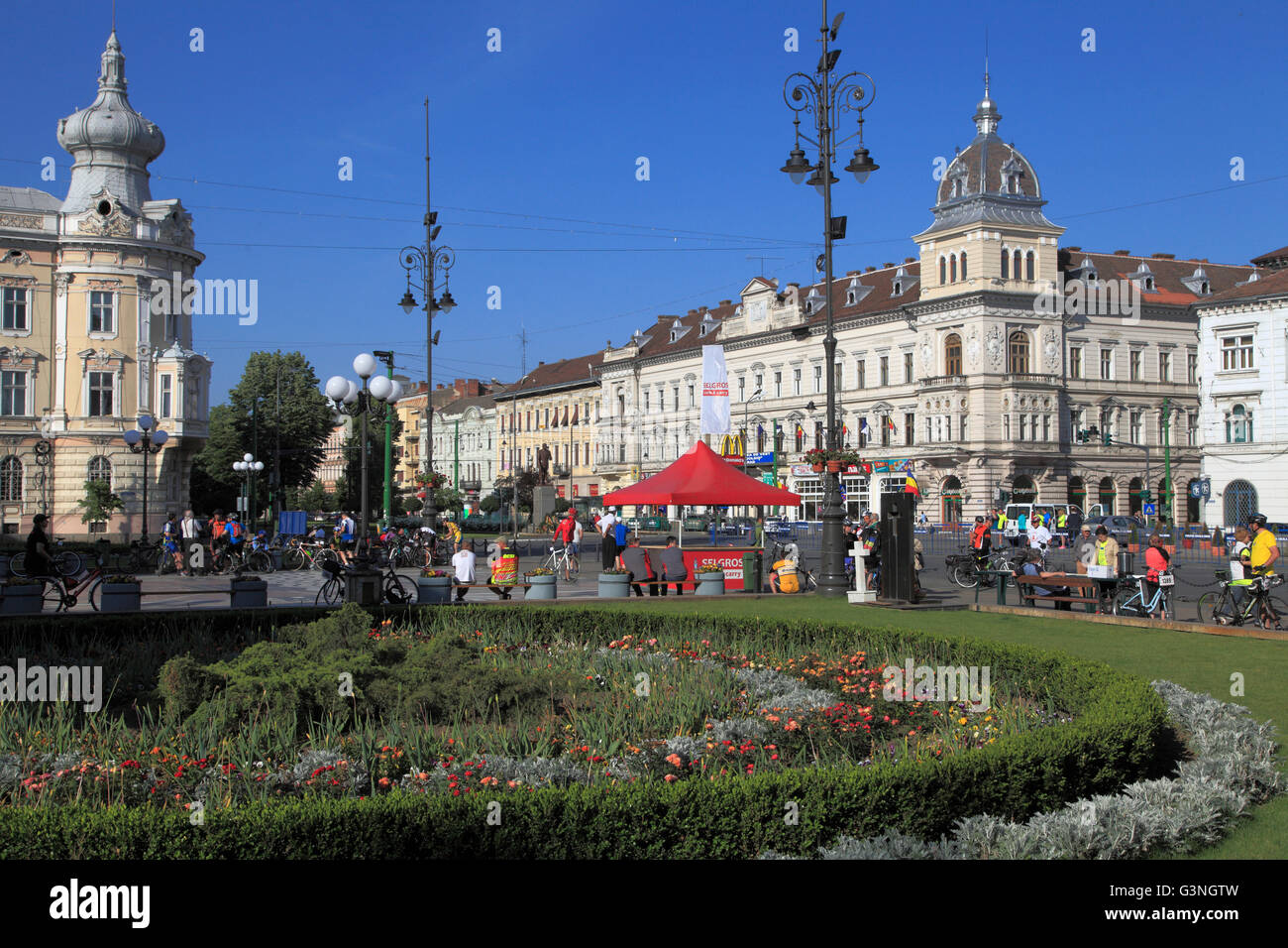 Romania, Crisana, Arad, Bulevardul Revolutiei, street scene Stock Photo ...
