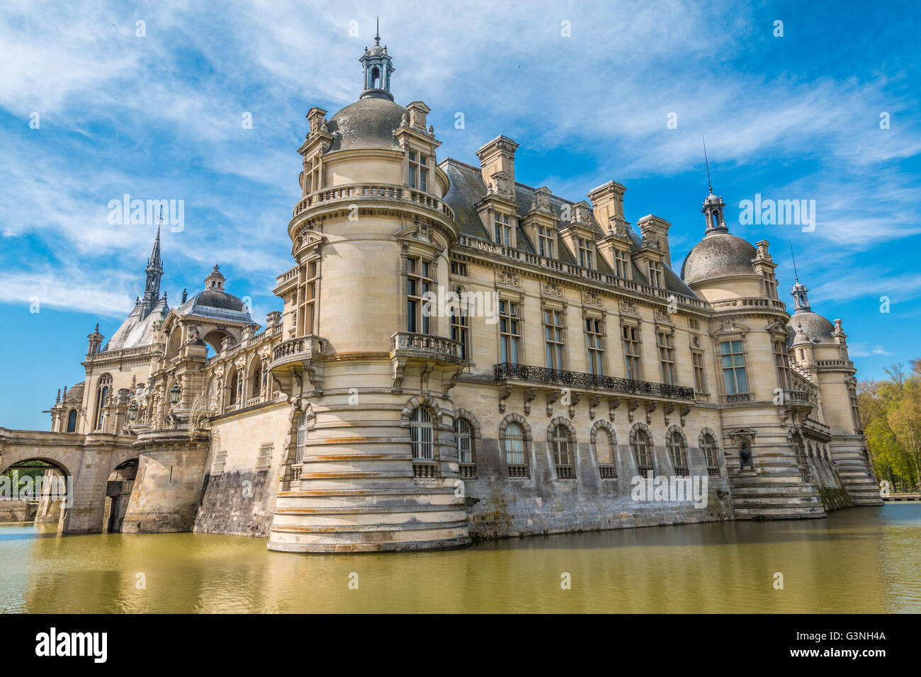 Castle chantilly hi-res stock photography and images - Alamy