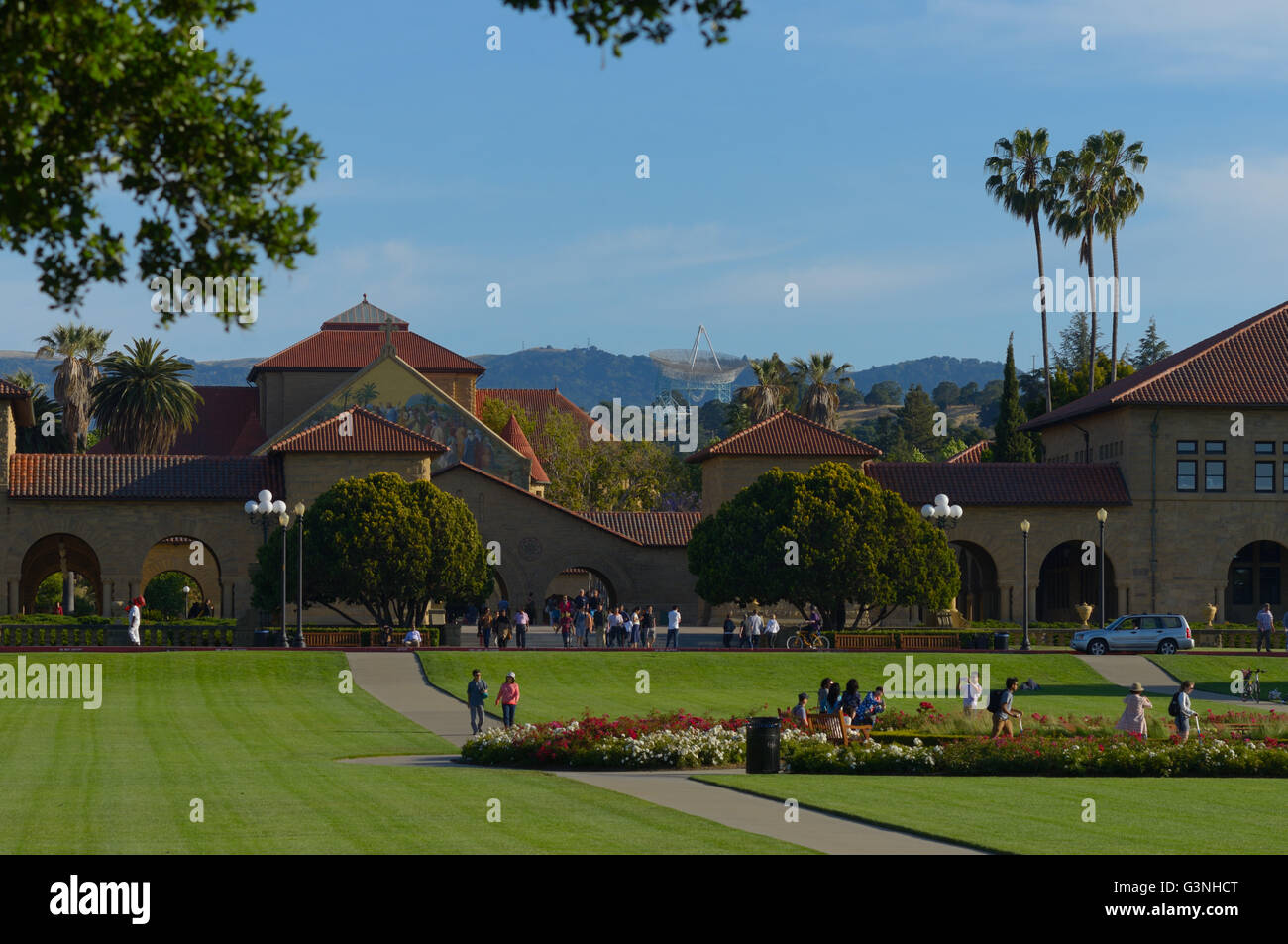 The Stanford University Campus on a beautiful spring afternoon ...
