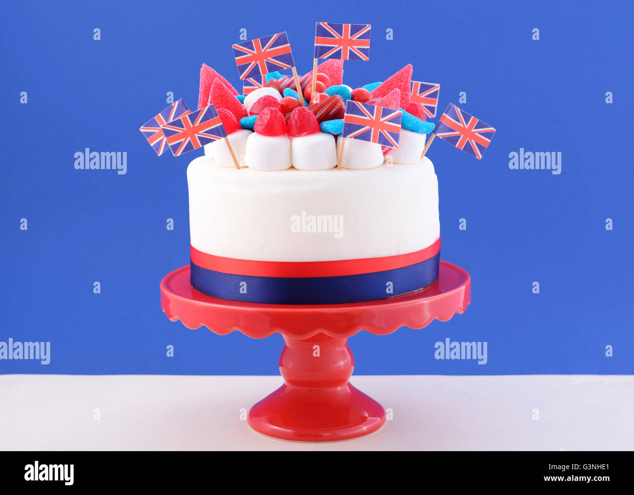 England flag cake hi-res stock photography and images - Alamy