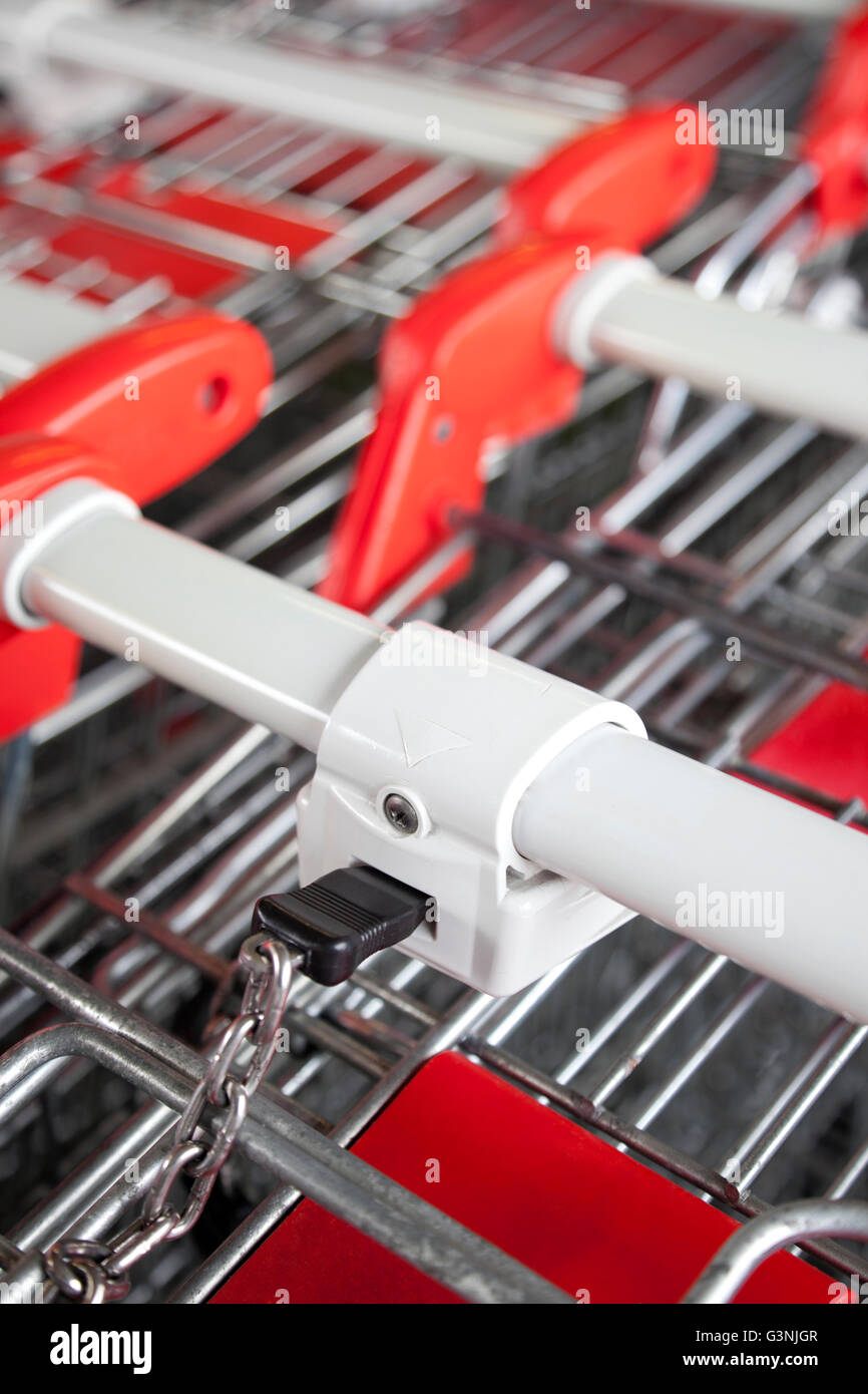 Filling shopping cart hi-res stock photography and images - Alamy