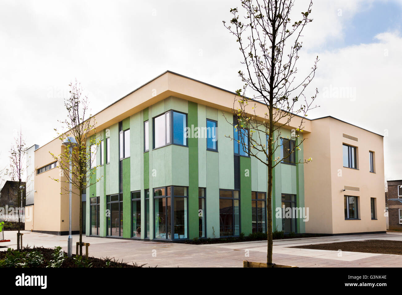 Abingdon witney college exteriors witney hi-res stock photography and ...
