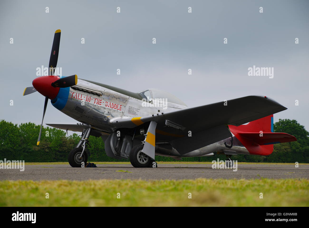 P 51 red tail hi-res stock photography and images - Alamy