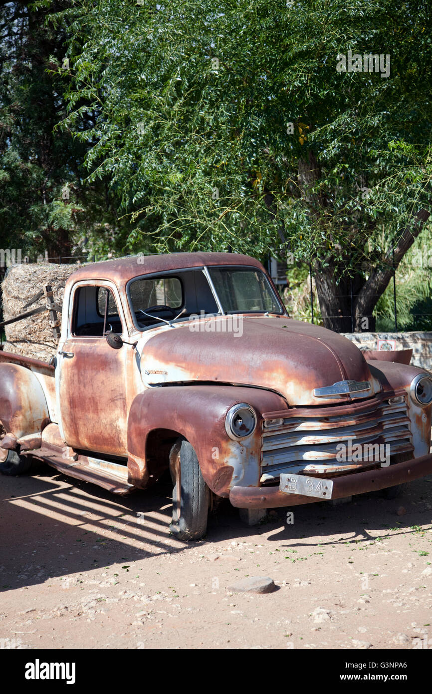 Beaten up truck hi-res stock photography and images - Alamy