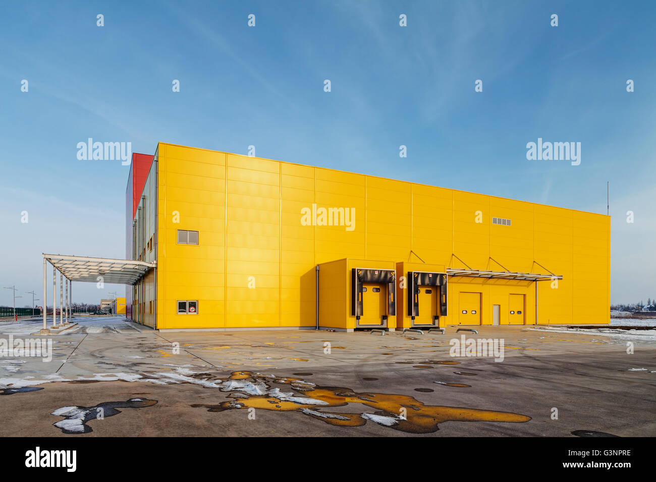 Industrial hall with aluminum facade and panels Stock Photo - Alamy