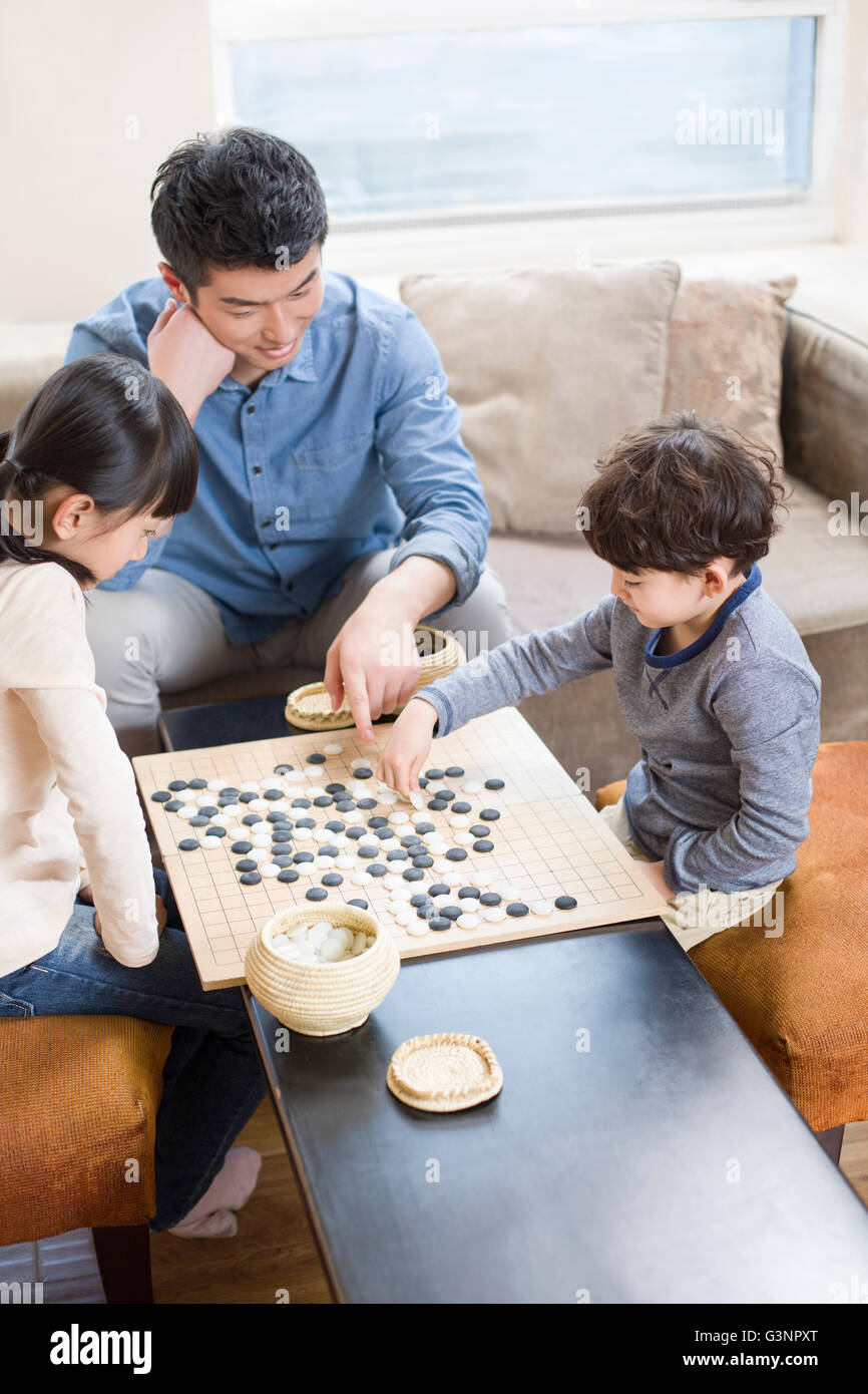Children playing the game of Go at home Stock Photo - Alamy