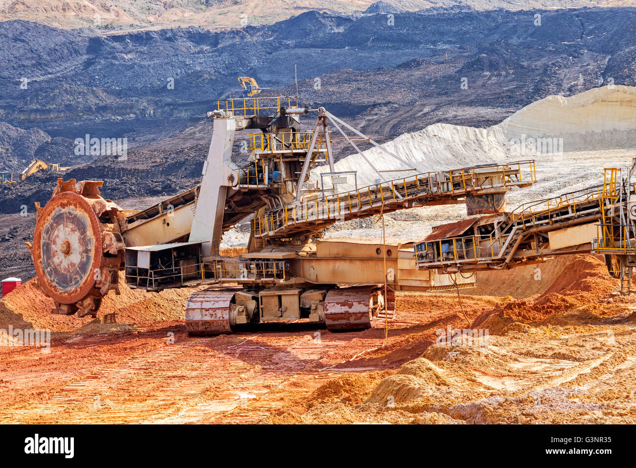 open mining pit with heavy machinery Stock Photo - Alamy