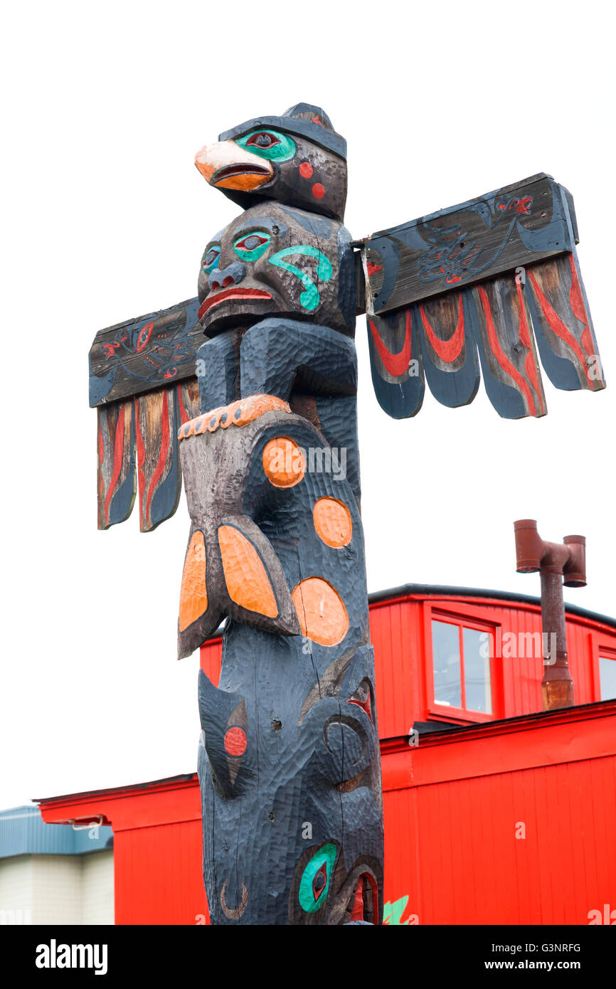 Modern totem pole hi-res stock photography and images - Alamy