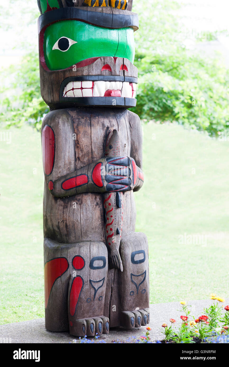 Modern totem pole hi-res stock photography and images - Alamy