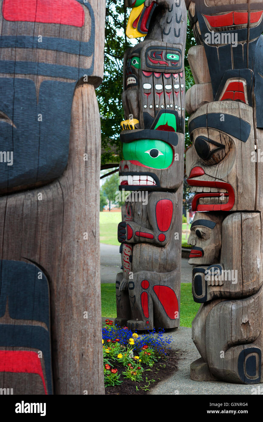 Totem pole figures in the park, Duncan, Vancouver Island, British ...