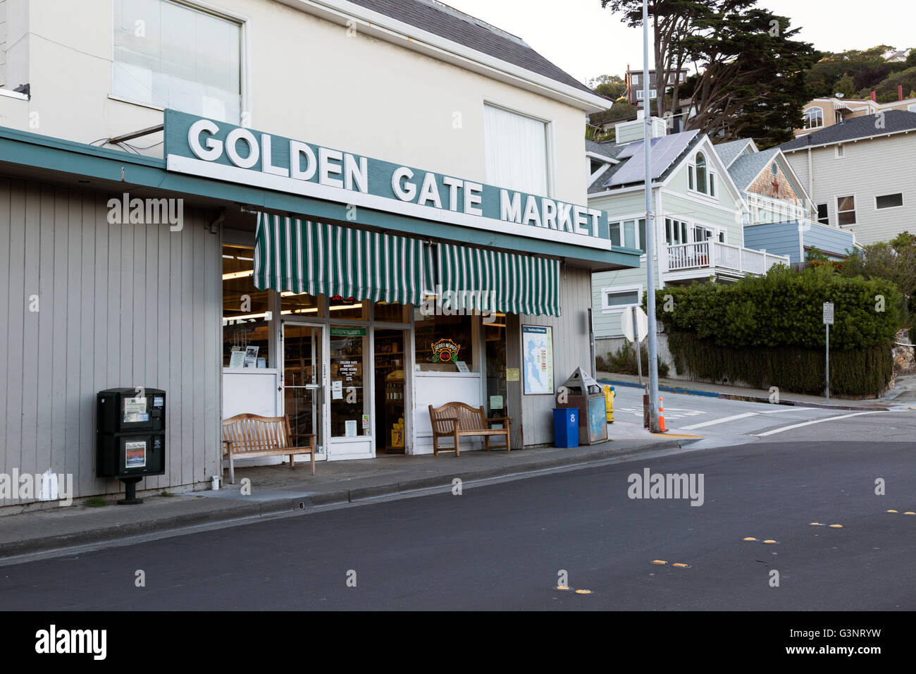 Corner market hi-res stock photography and images - Alamy