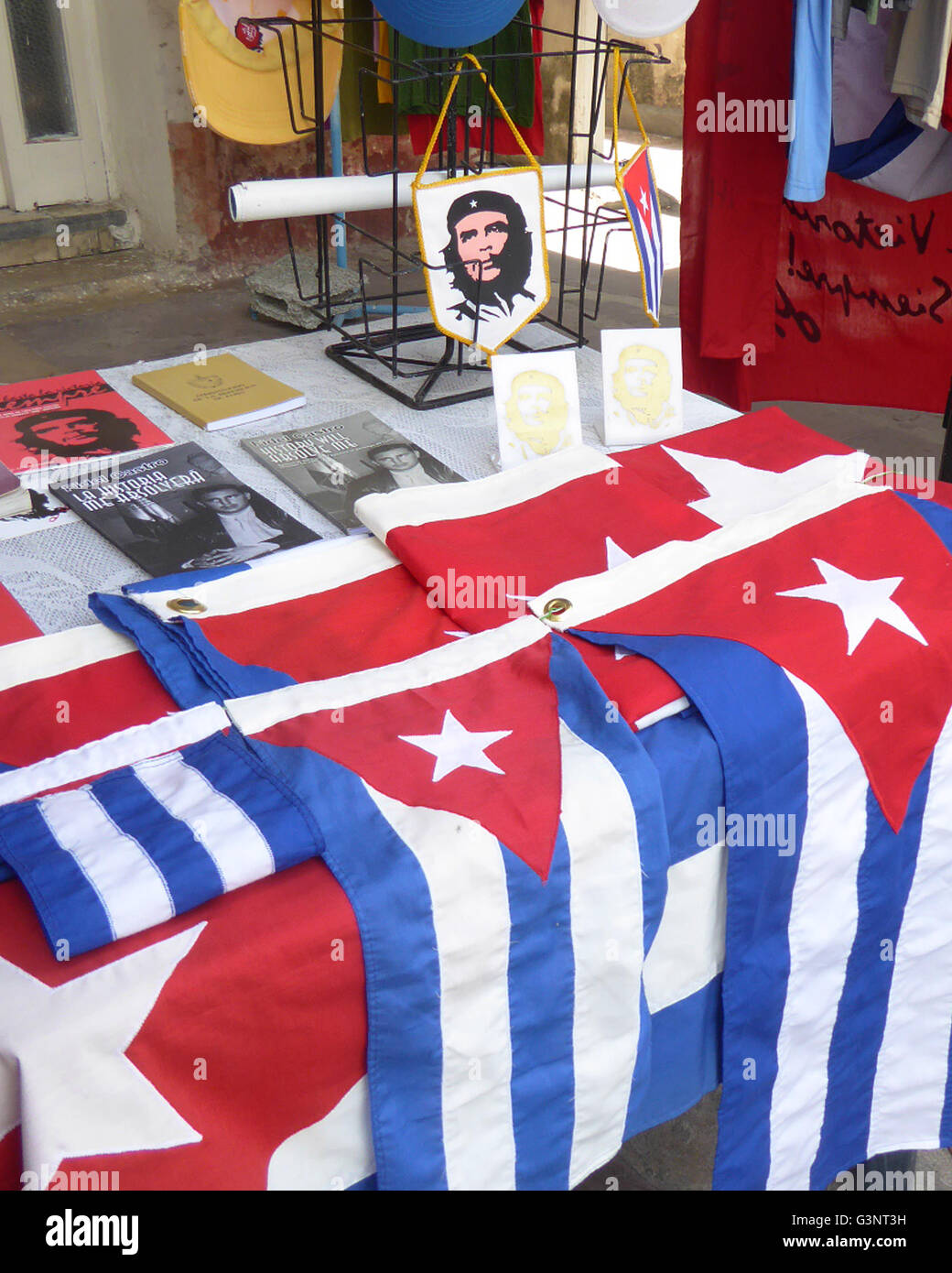 Che guevara flags hi-res stock photography and images - Alamy