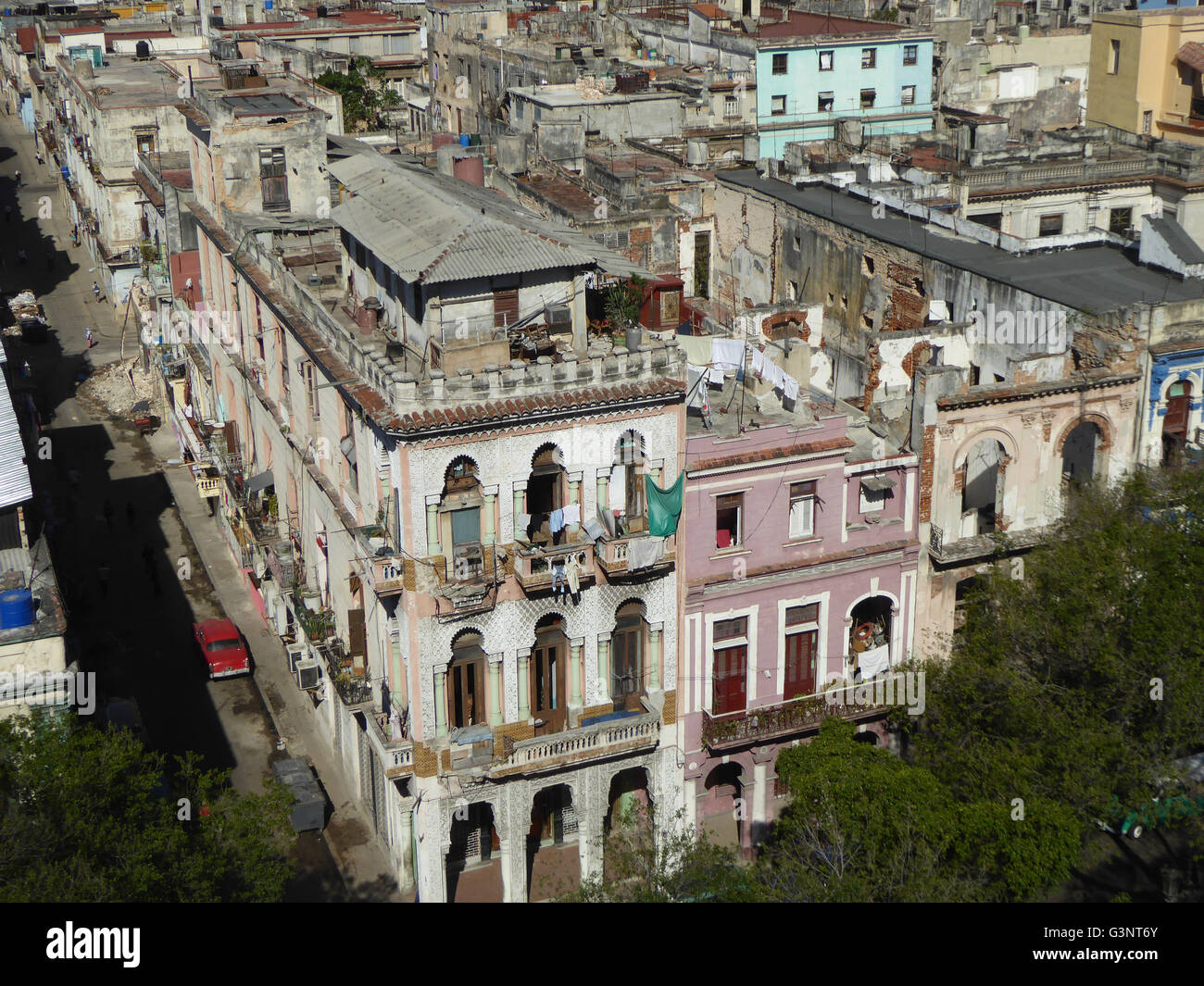 Crumbling buildings hi-res stock photography and images - Alamy