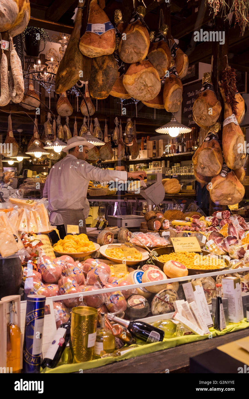 Italian delicatessen hi-res stock photography and images - Alamy