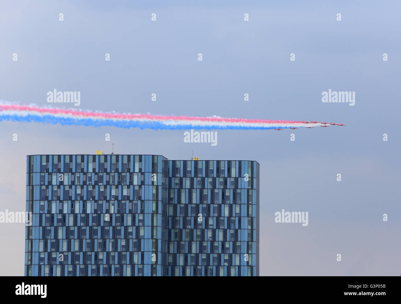 The Red Arrows flying across London, towards Buckingham Palace and the ...