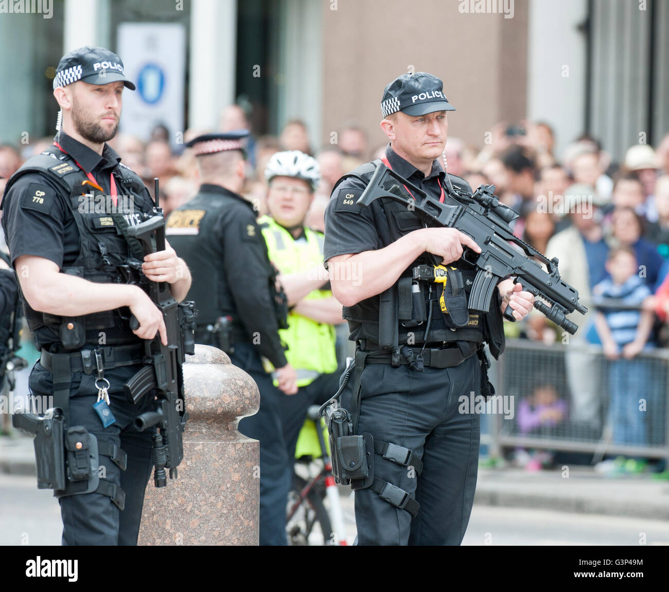 Shirtsleeves hi-res stock photography and images - Alamy