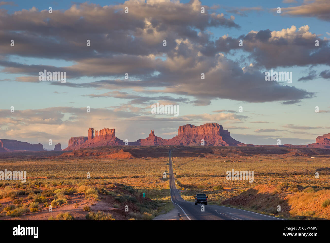 Road in monument valley hi-res stock photography and images - Alamy