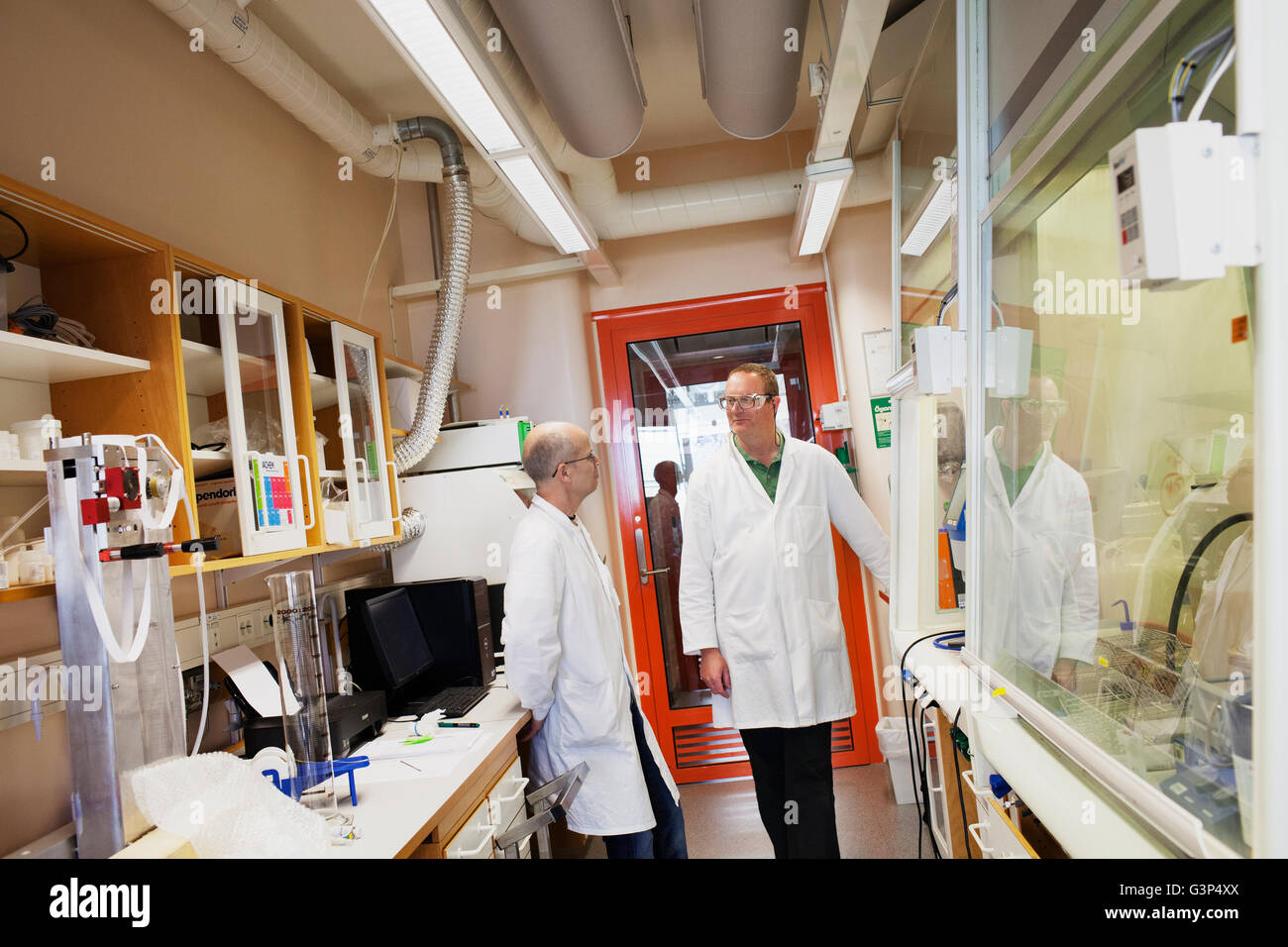 Lab scientists hi-res stock photography and images - Alamy