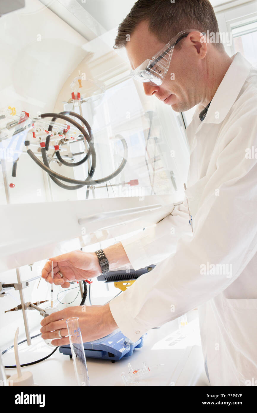 One man scientist in lab hi-res stock photography and images - Alamy