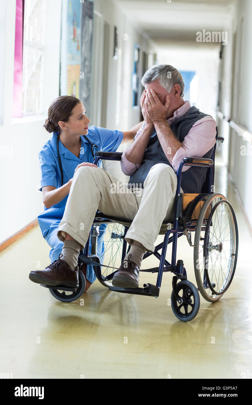 Man consoling sad woman hi-res stock photography and images - Alamy