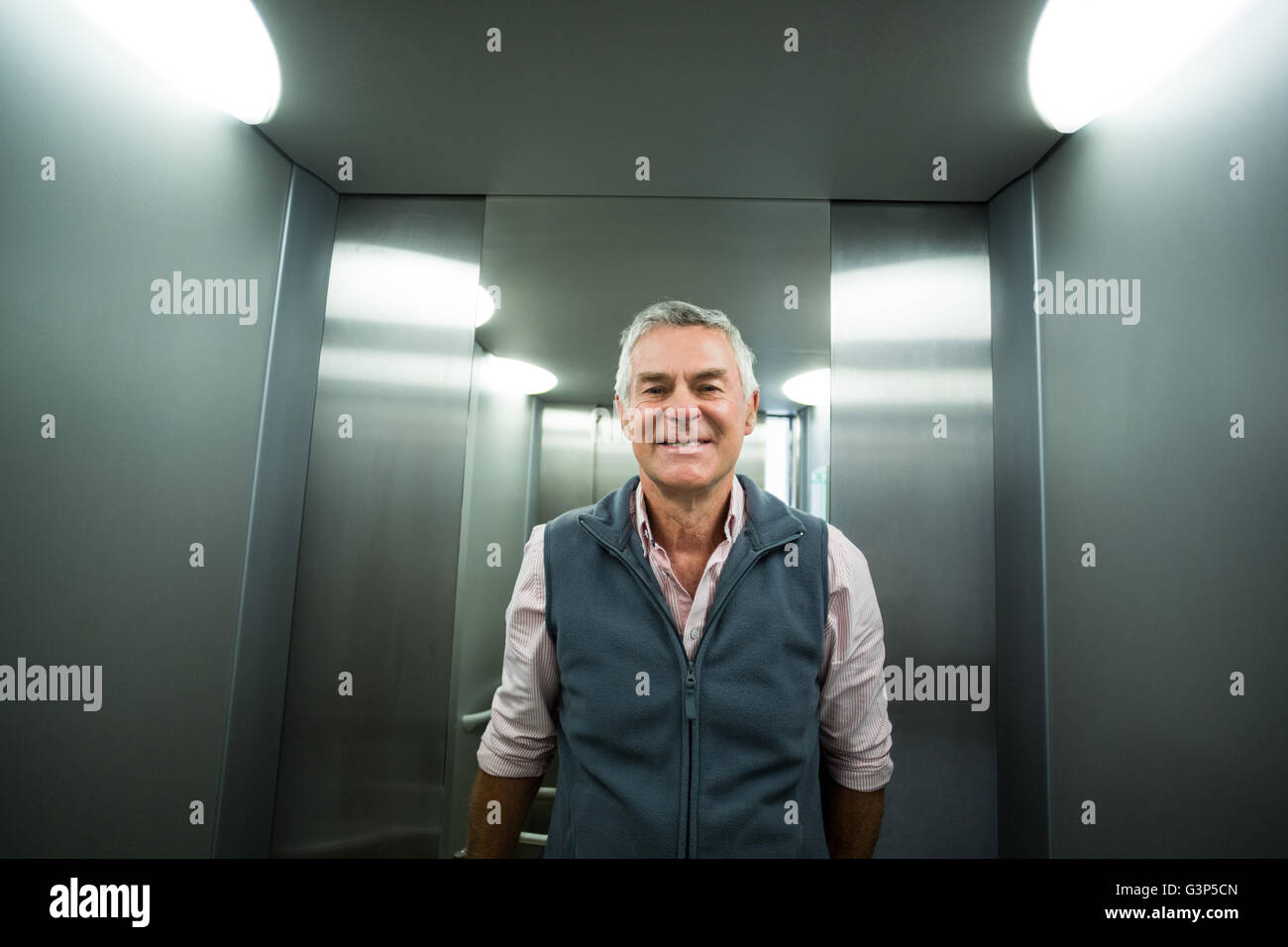 Man lift elevator hi-res stock photography and images - Alamy