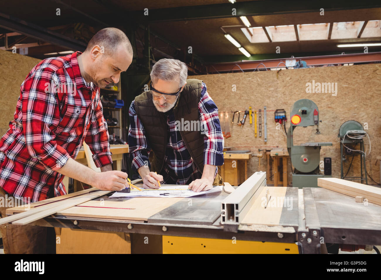 Carpenters hi-res stock photography and images - Alamy