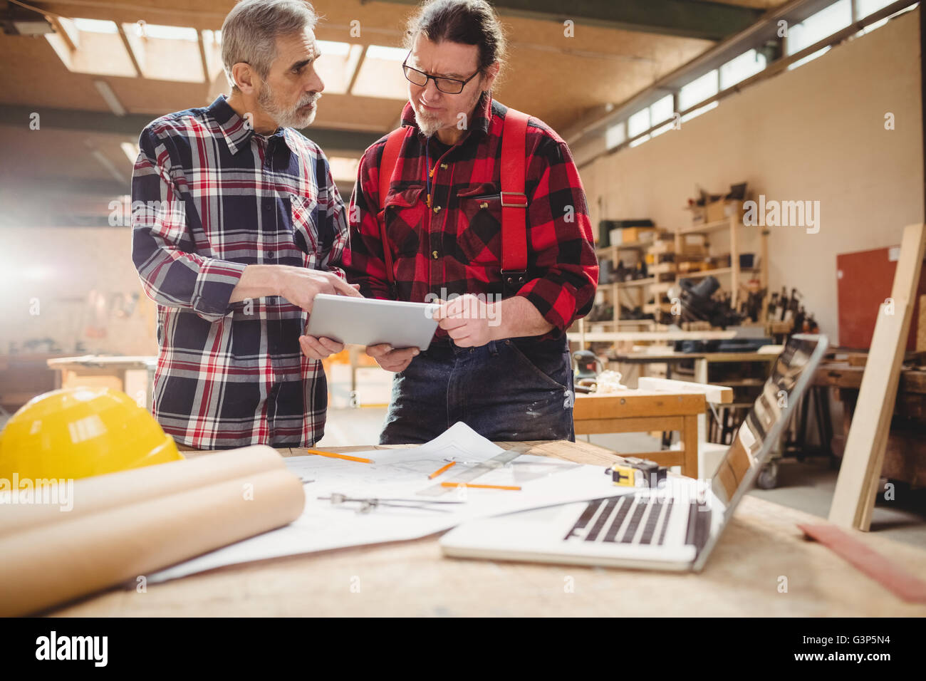 Mature craftsman using tablet hi-res stock photography and images - Alamy
