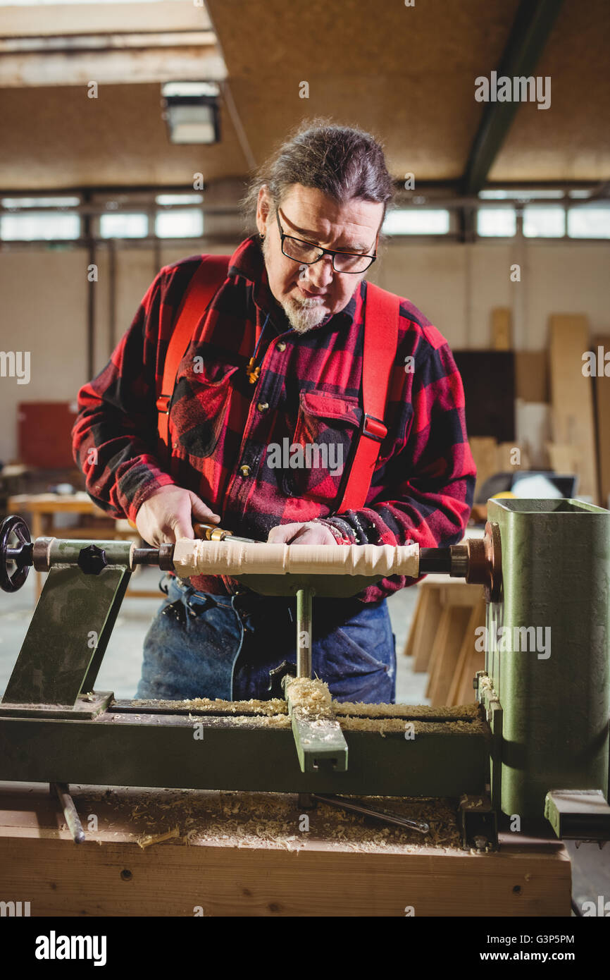 Carpenter sculpting a wood piece Stock Photo - Alamy