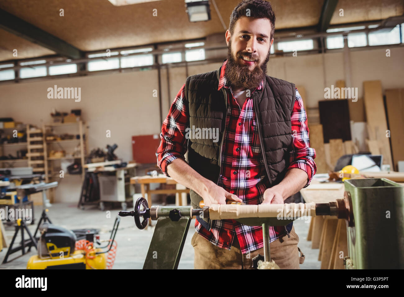 Carpenter sculpting a wood piece Stock Photo - Alamy