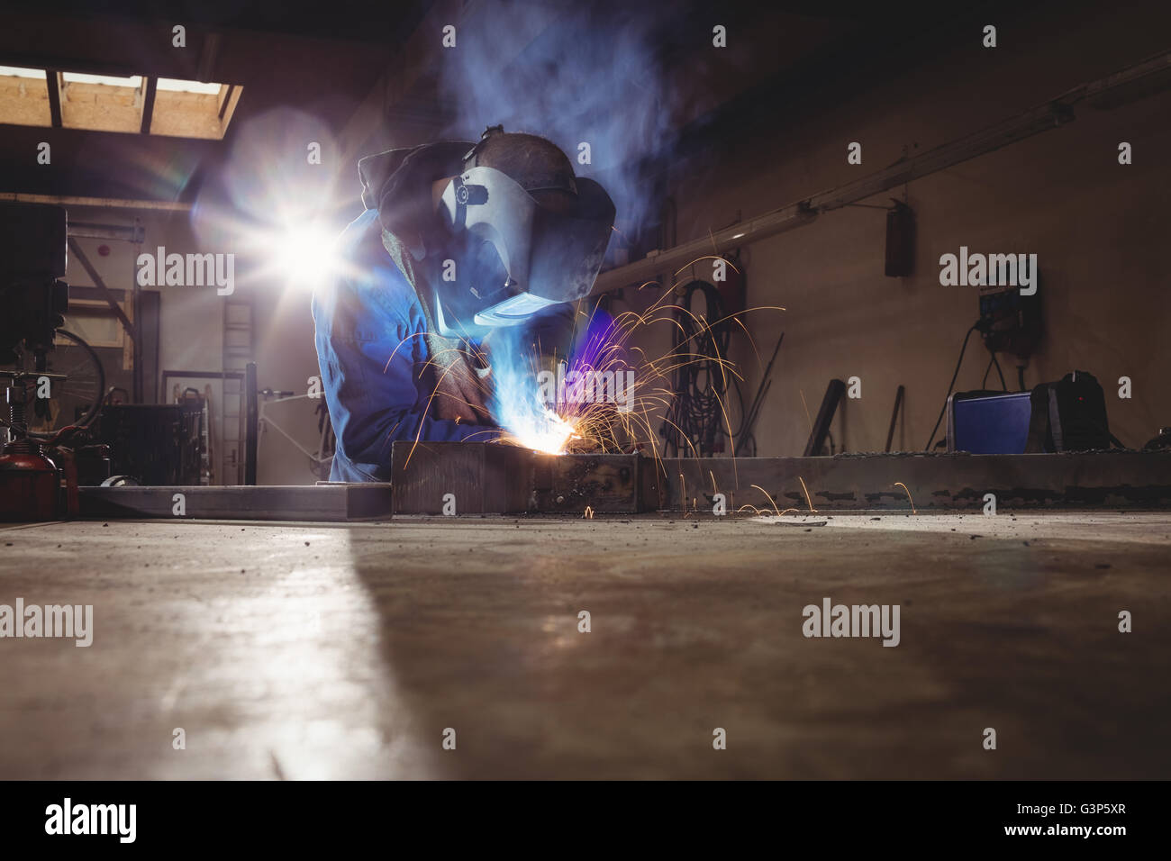 Welder cutting metal Stock Photo - Alamy