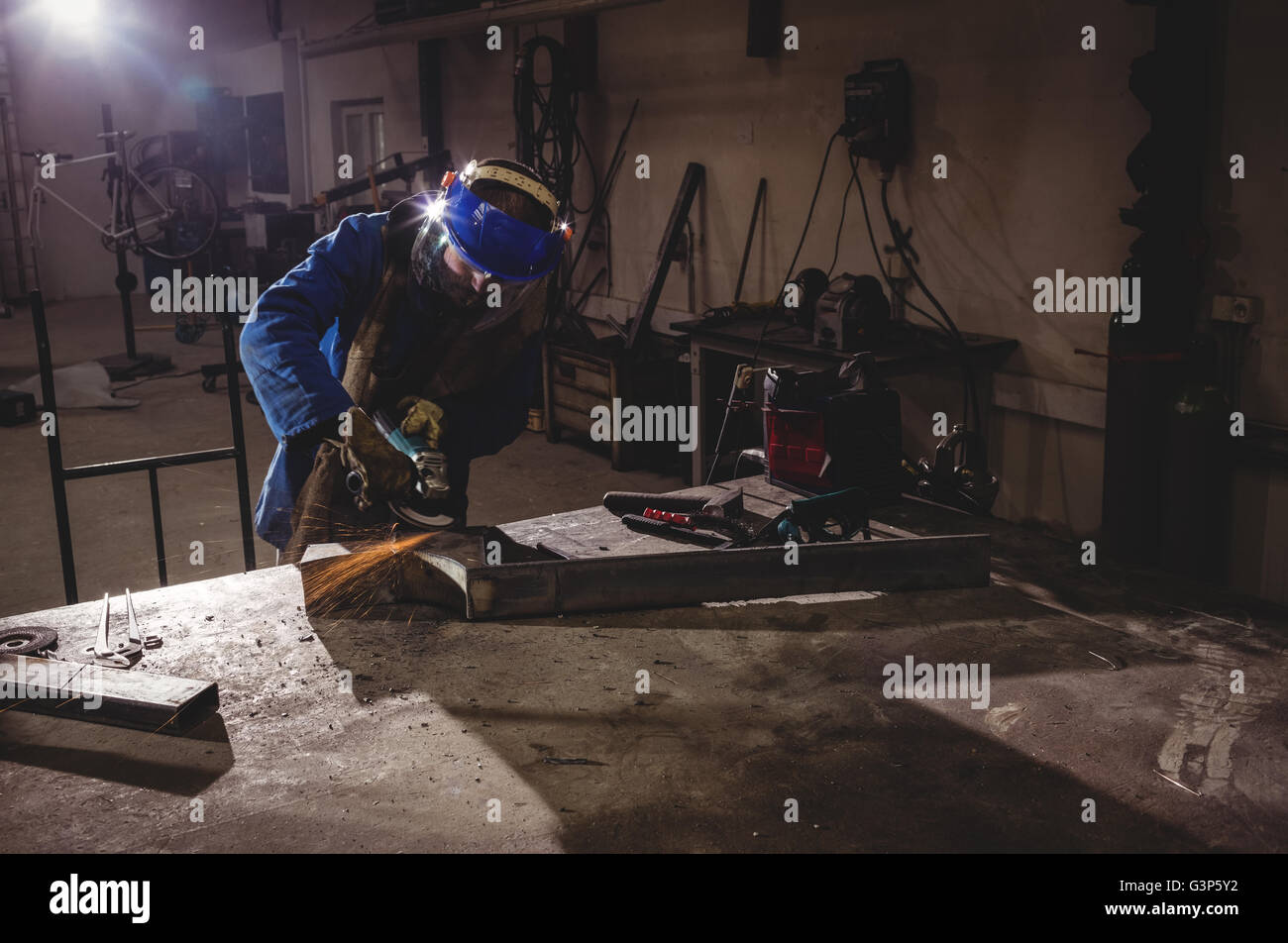 Male mechanic using grinder machine hi-res stock photography and images ...