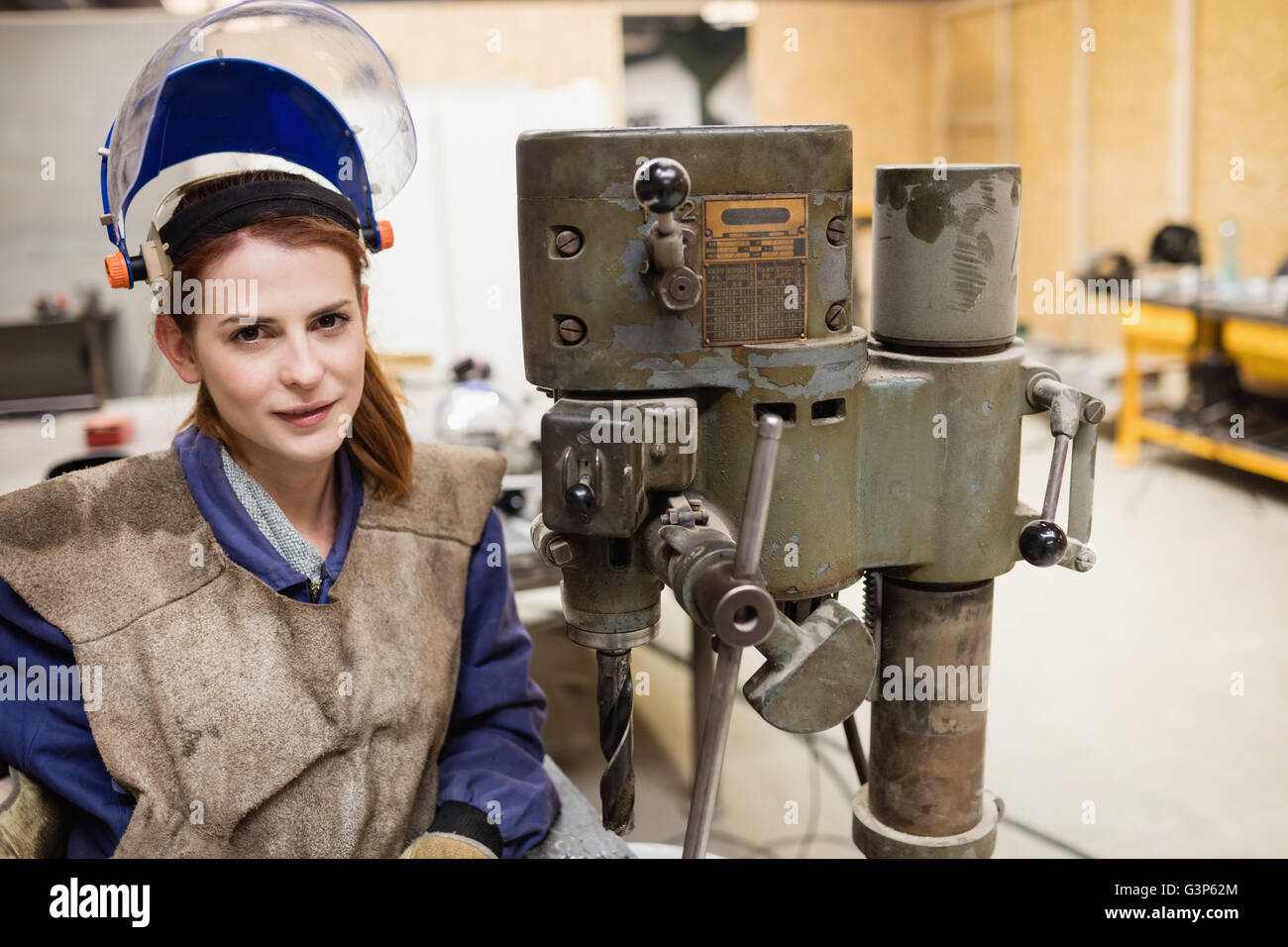 Woman welder hi-res stock photography and images - Alamy