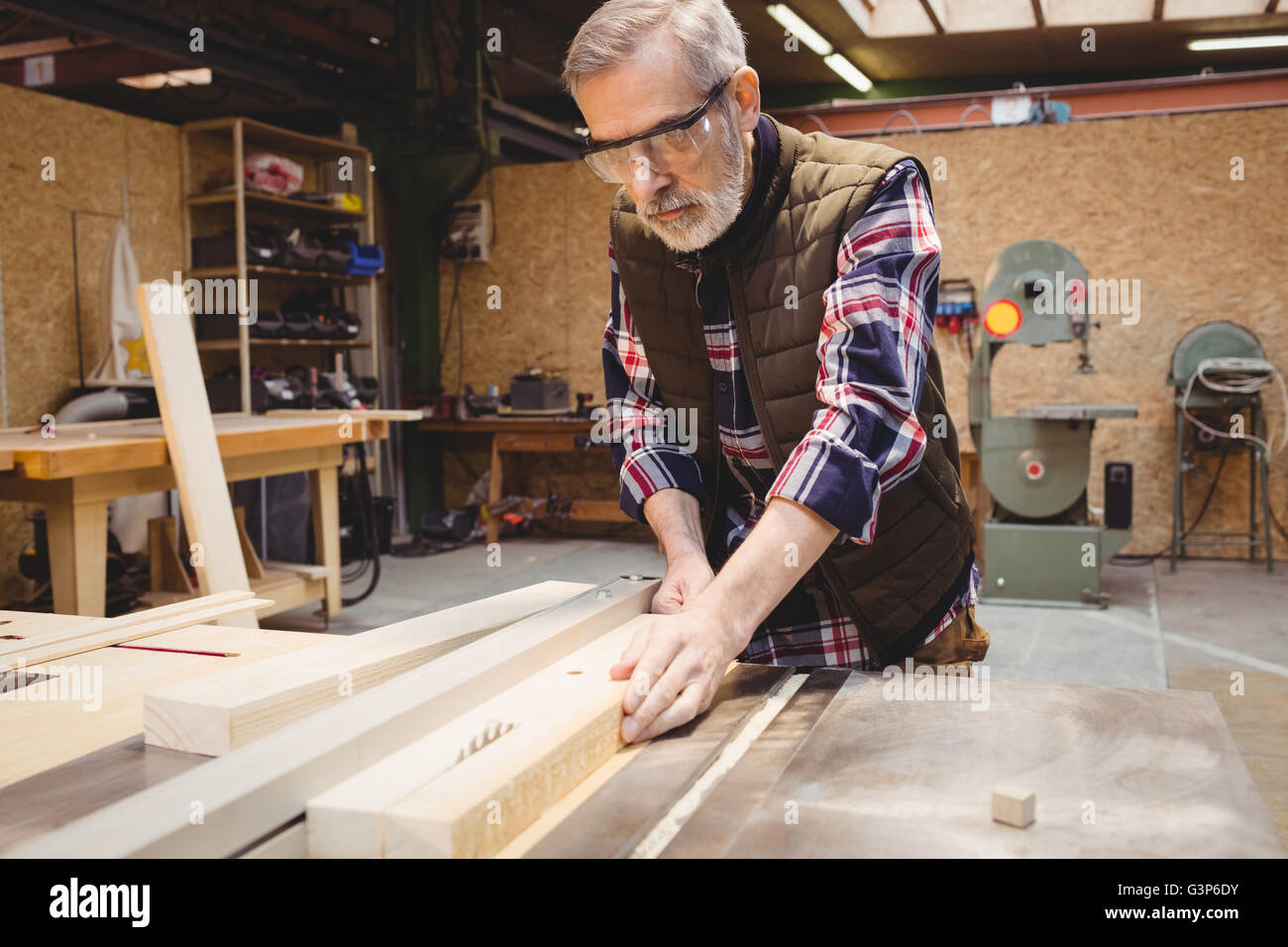 Carpenter cutting a plank of wood Stock Photo - Alamy