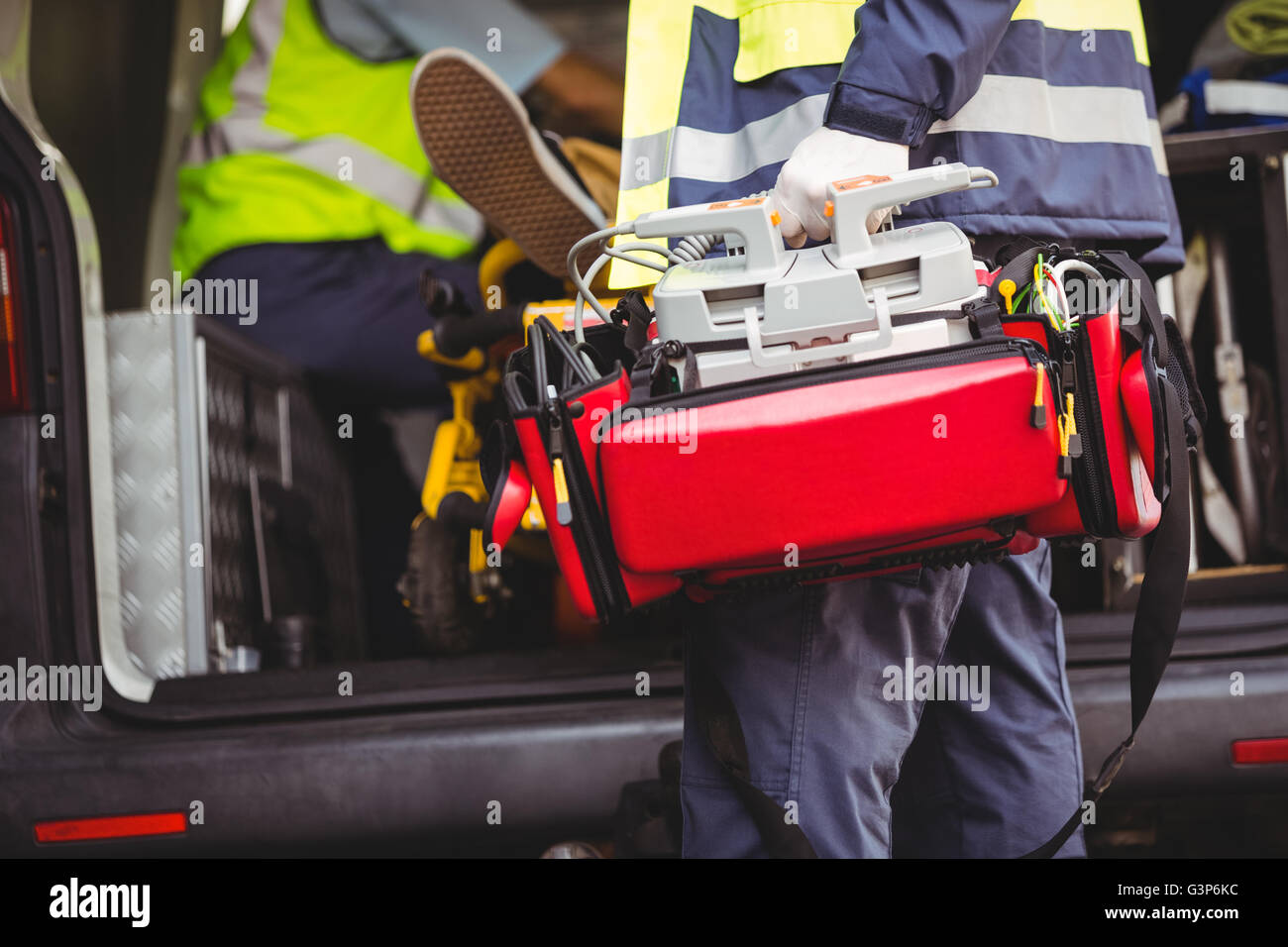 Ambulance man holding a defibrillator Stock Photo - Alamy
