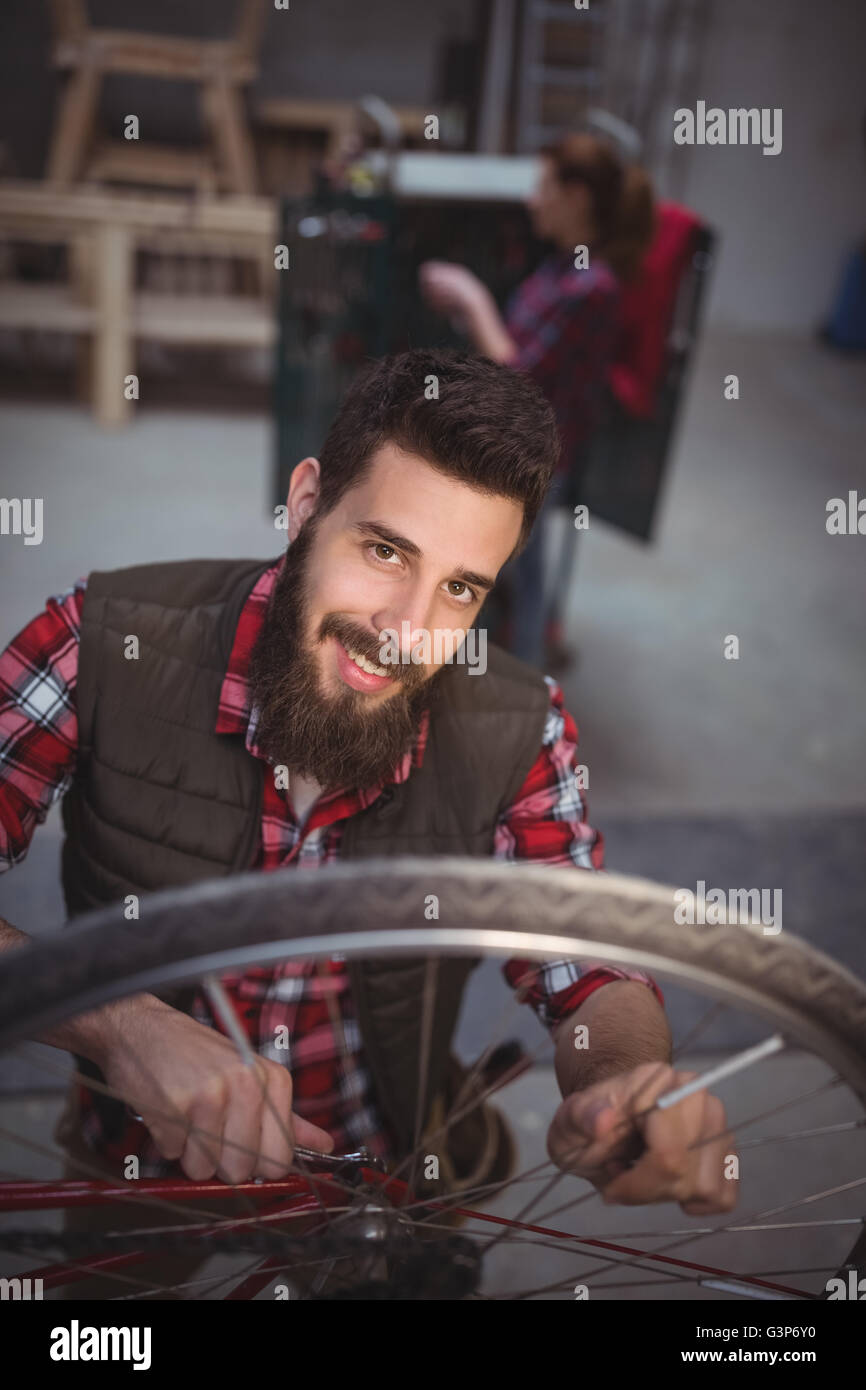 Portrait of mechanic repairing a bicycle Stock Photo - Alamy