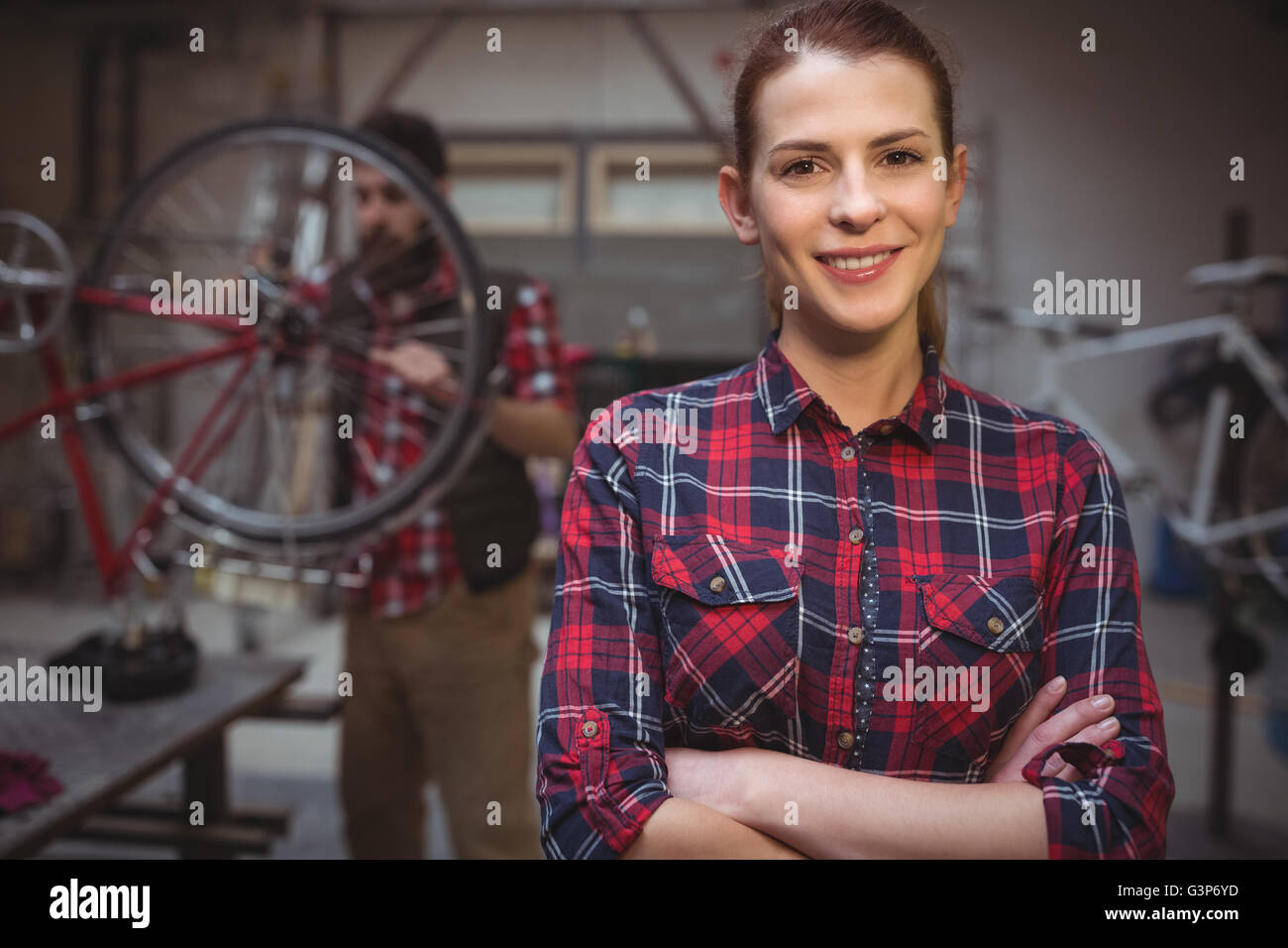 Woman mechanic hi-res stock photography and images - Alamy