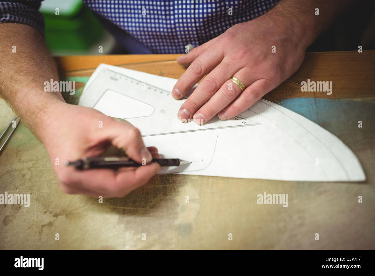 Cobbler making a design of shoe on paper Stock Photo - Alamy