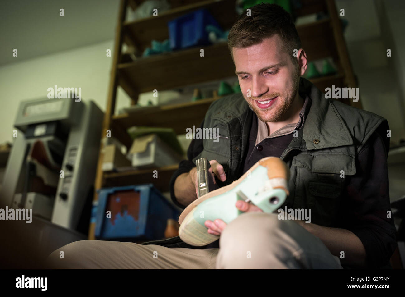 Close up of cobbler making shoes with a hammer Stock Photo - Alamy