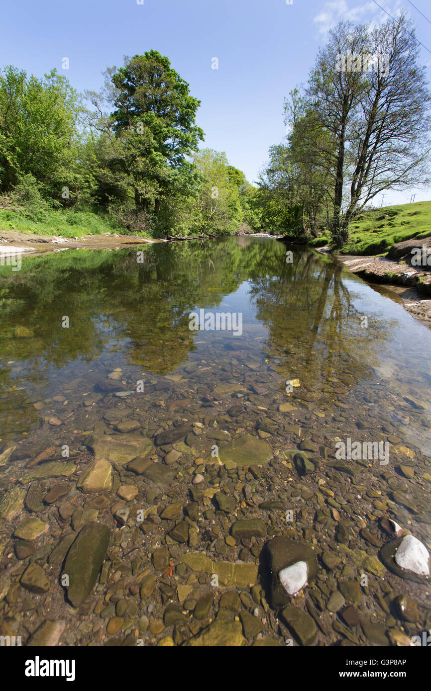 River Kent, England. Picturesque view of the River Kent on the stretch ...