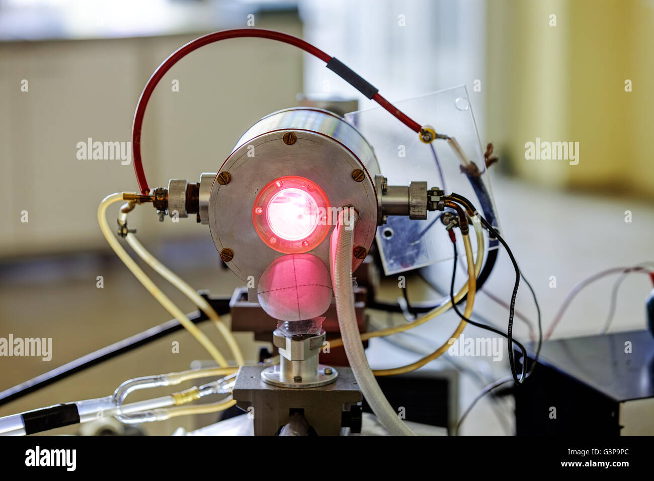 Red laser on optical table in physics laboratory Stock Photo - Alamy