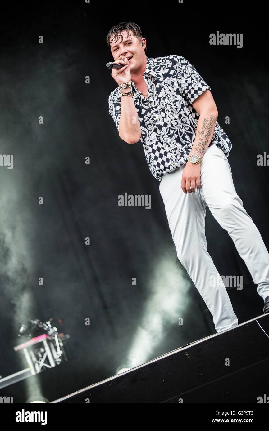 John newman singer hi-res stock photography and images - Alamy