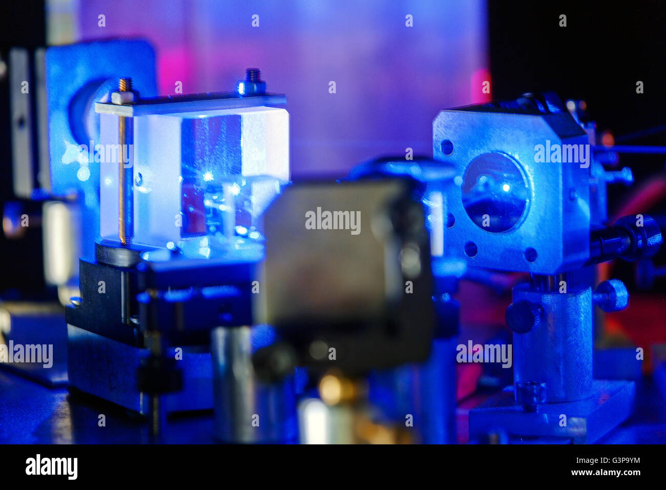 Blue laser on optical table in a quantum optics lab Stock Photo - Alamy
