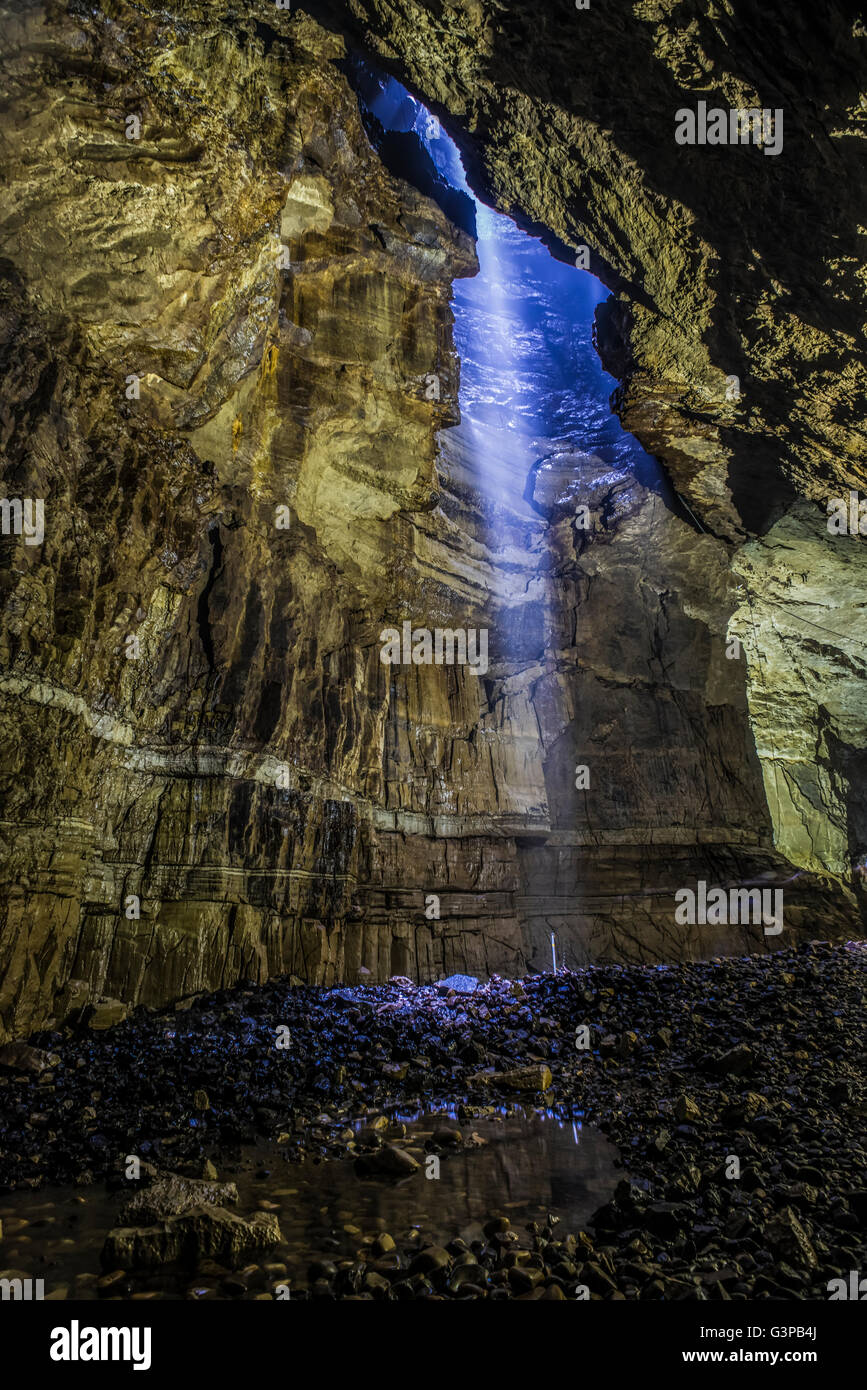 Gaping gill pothole hi-res stock photography and images - Alamy