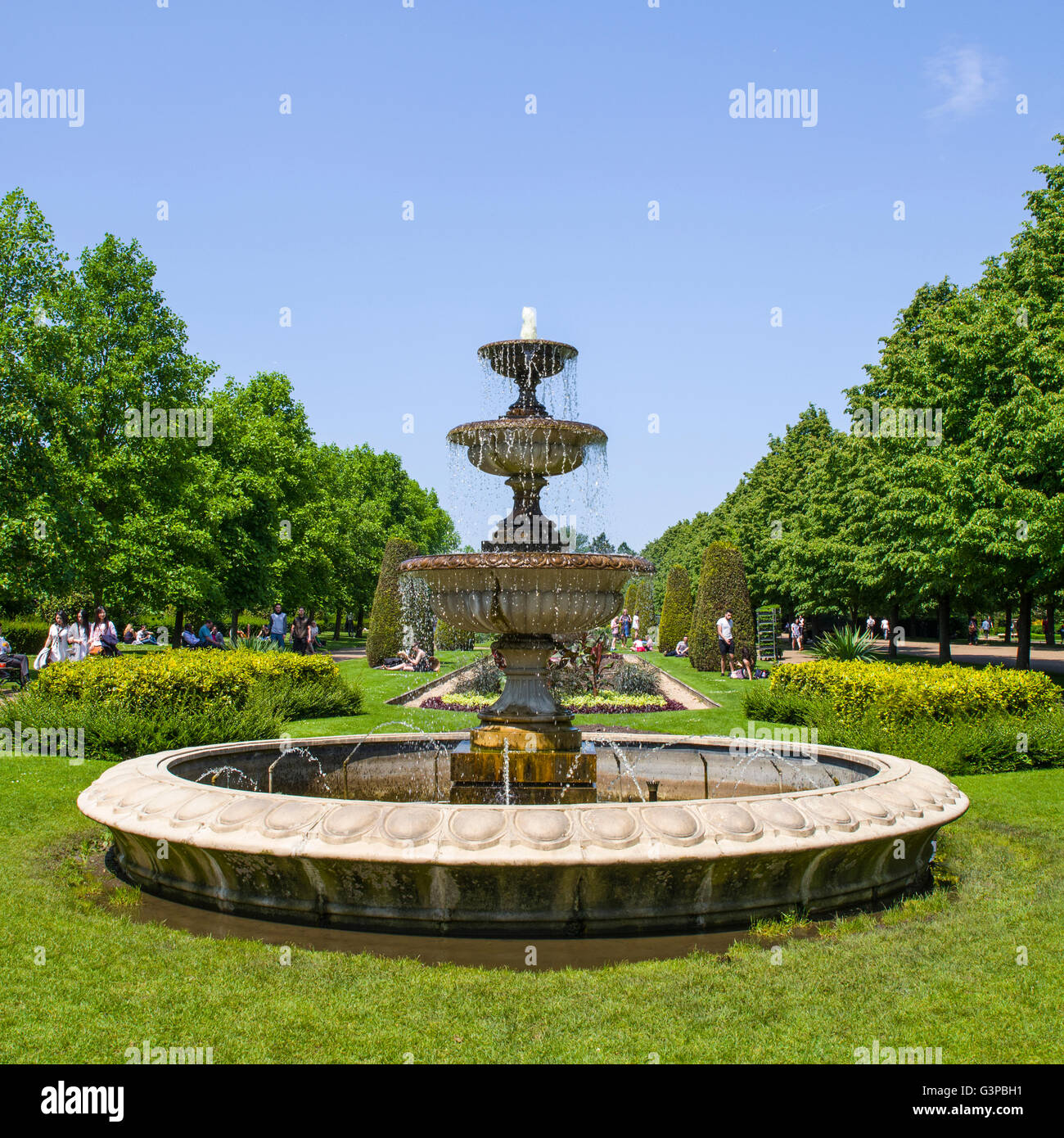 Avenue gardens regents park london hi-res stock photography and images ...