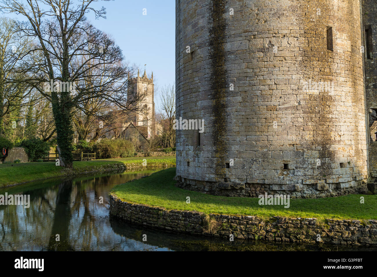 Nunney castle ruin hi-res stock photography and images - Alamy