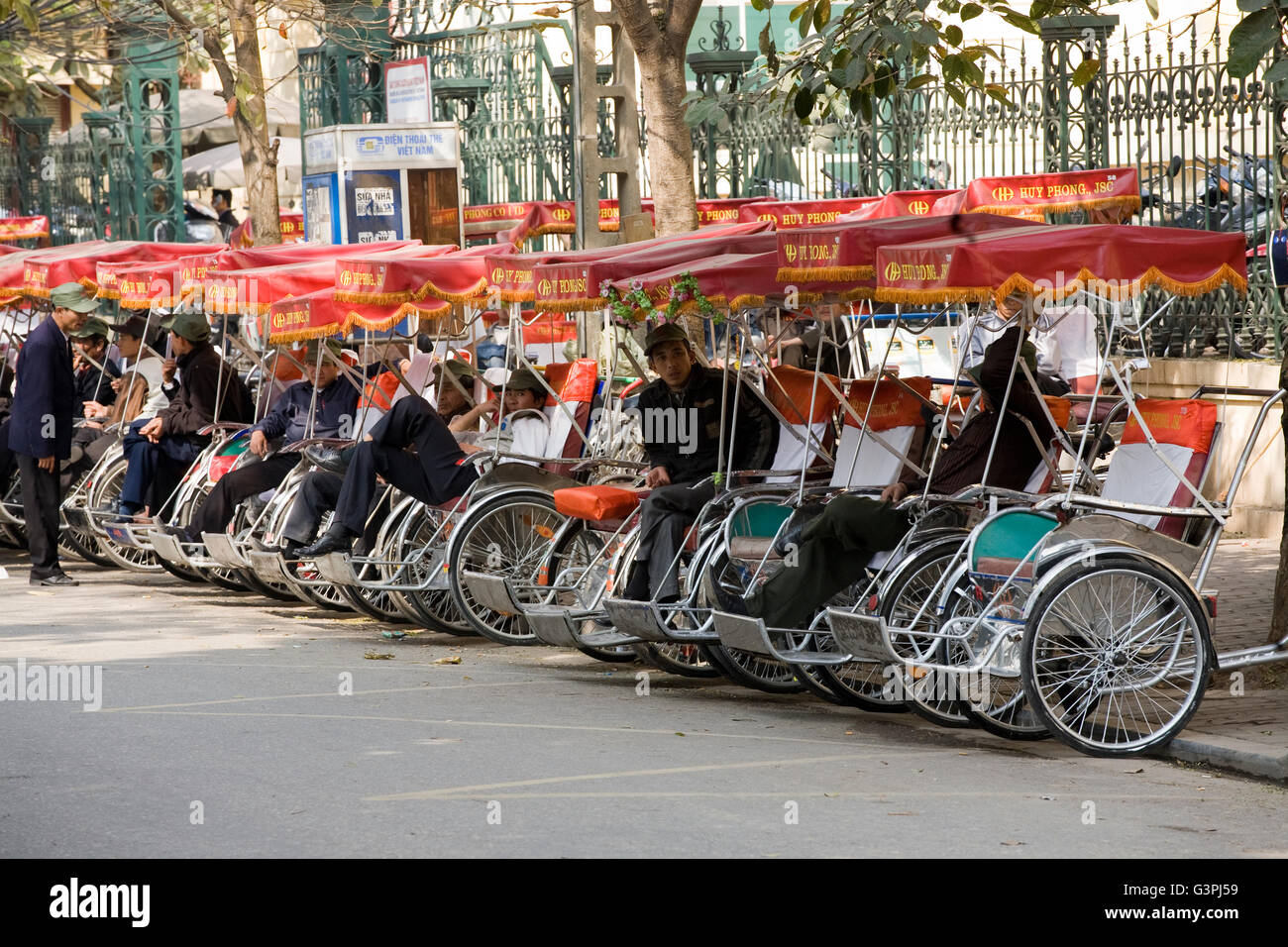 Row Of Rickshaws High Resolution Stock Photography and Images - Alamy