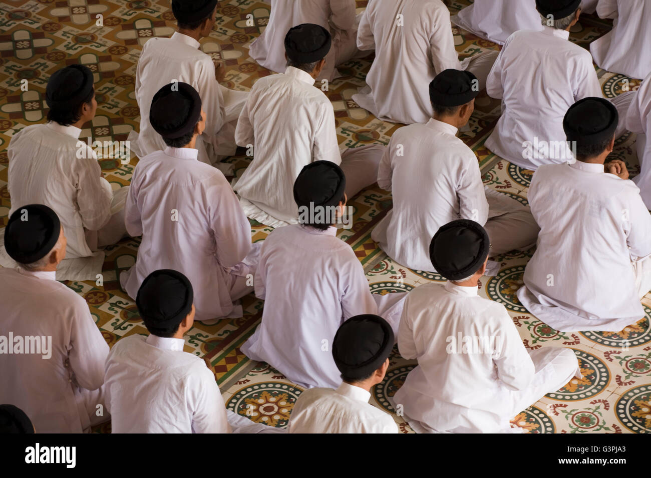 People praying in the temple hi-res stock photography and images - Alamy