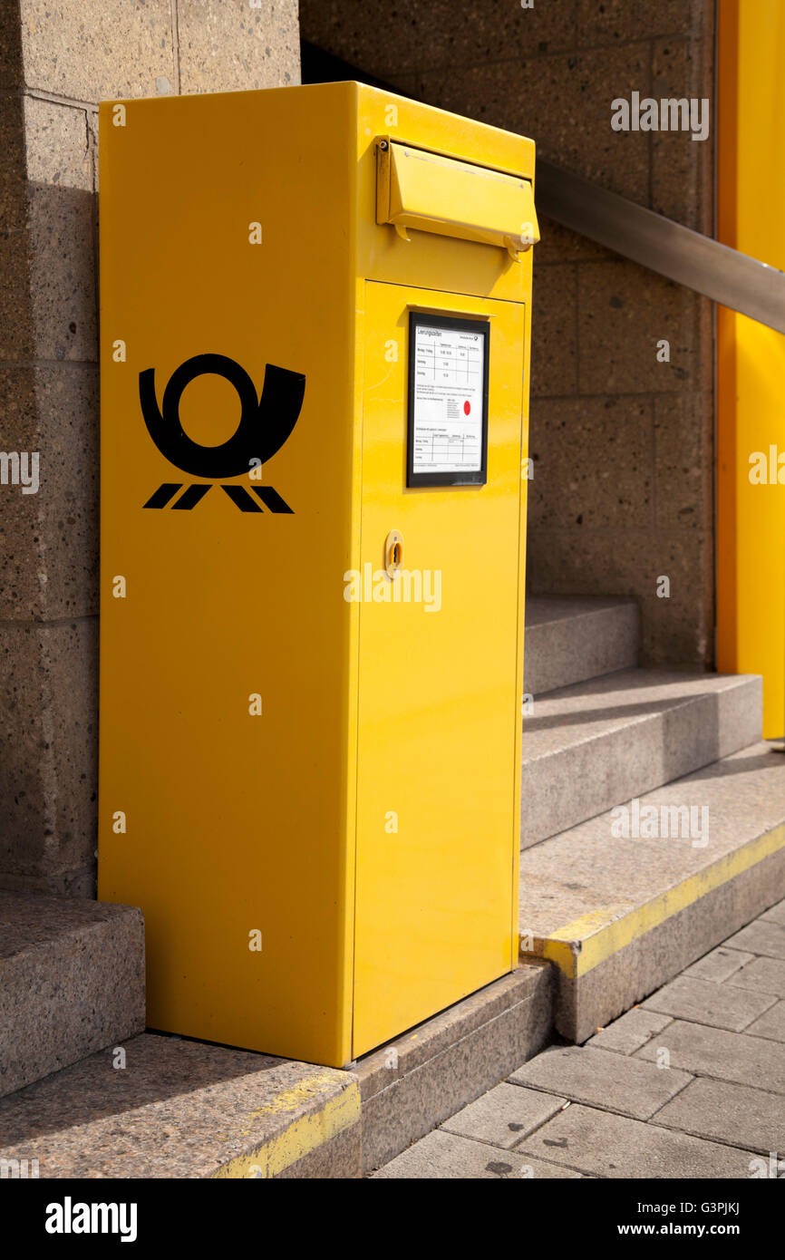 Mailbox yellow hi-res stock photography and images - Alamy