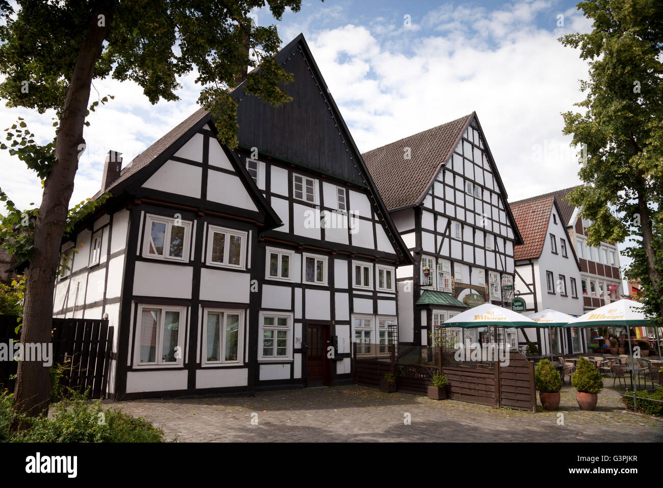 Town centre square hi-res stock photography and images - Alamy